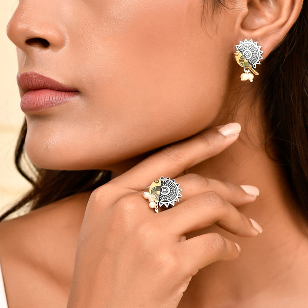 Qasbah Panchii Oxidised Two Tone Ring – VOYLLA