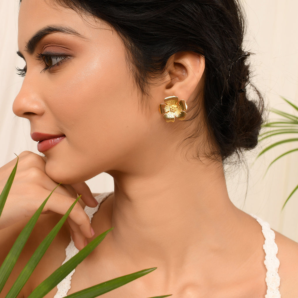 Hawaii Hibiscus Statement Studs – VOYLLA