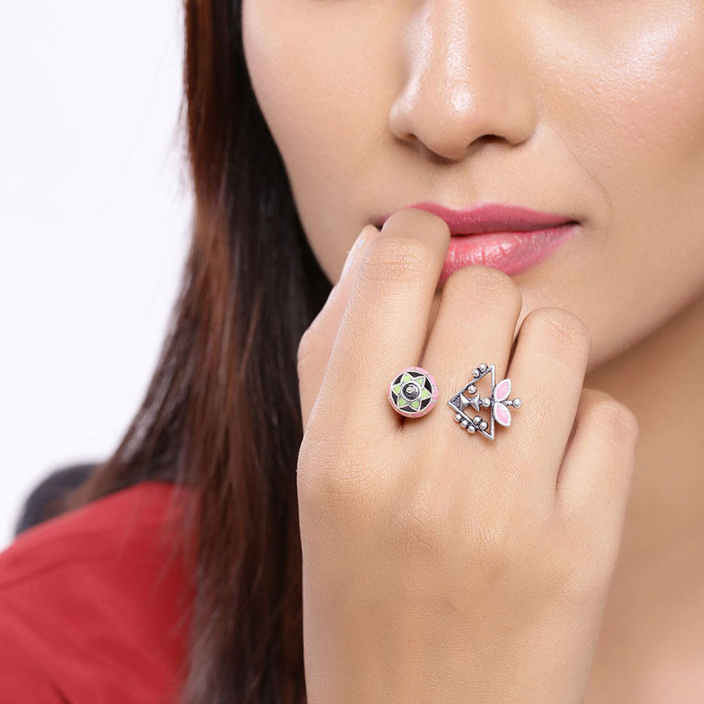 Adorned Spin Floral Motifs Ring – VOYLLA